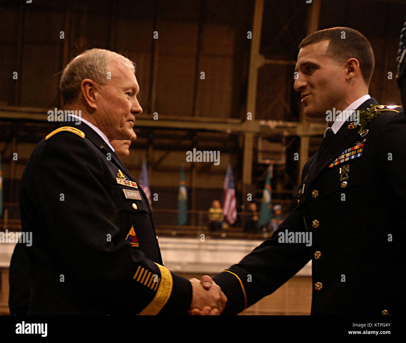 NEW YORK - Staff Sgt. Kevin Sänger, die Fire Support noncommissioned ...