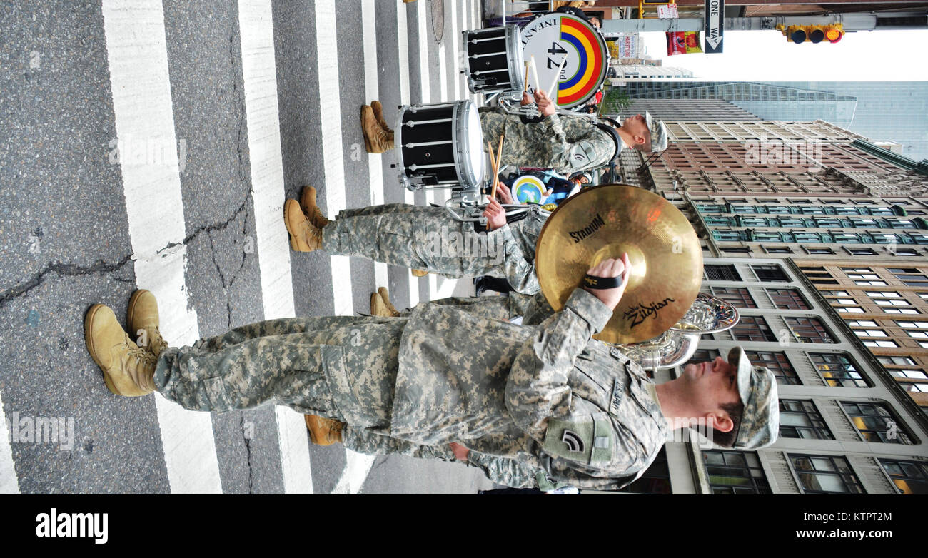 Am 11. November 2015, Soldaten von der NEW YORK Army National Guard 369 ...