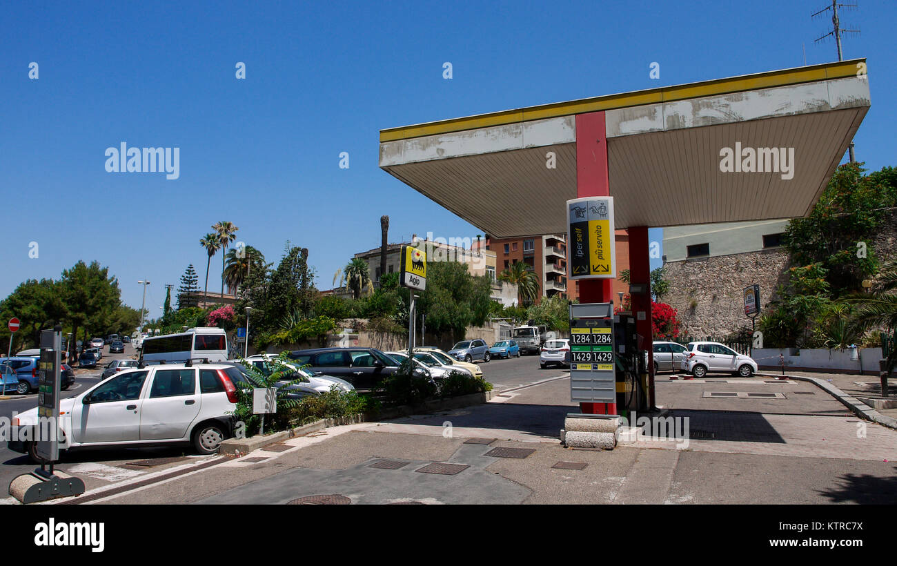 Italienische benzinfirma -Fotos und -Bildmaterial in hoher Auflösung ...