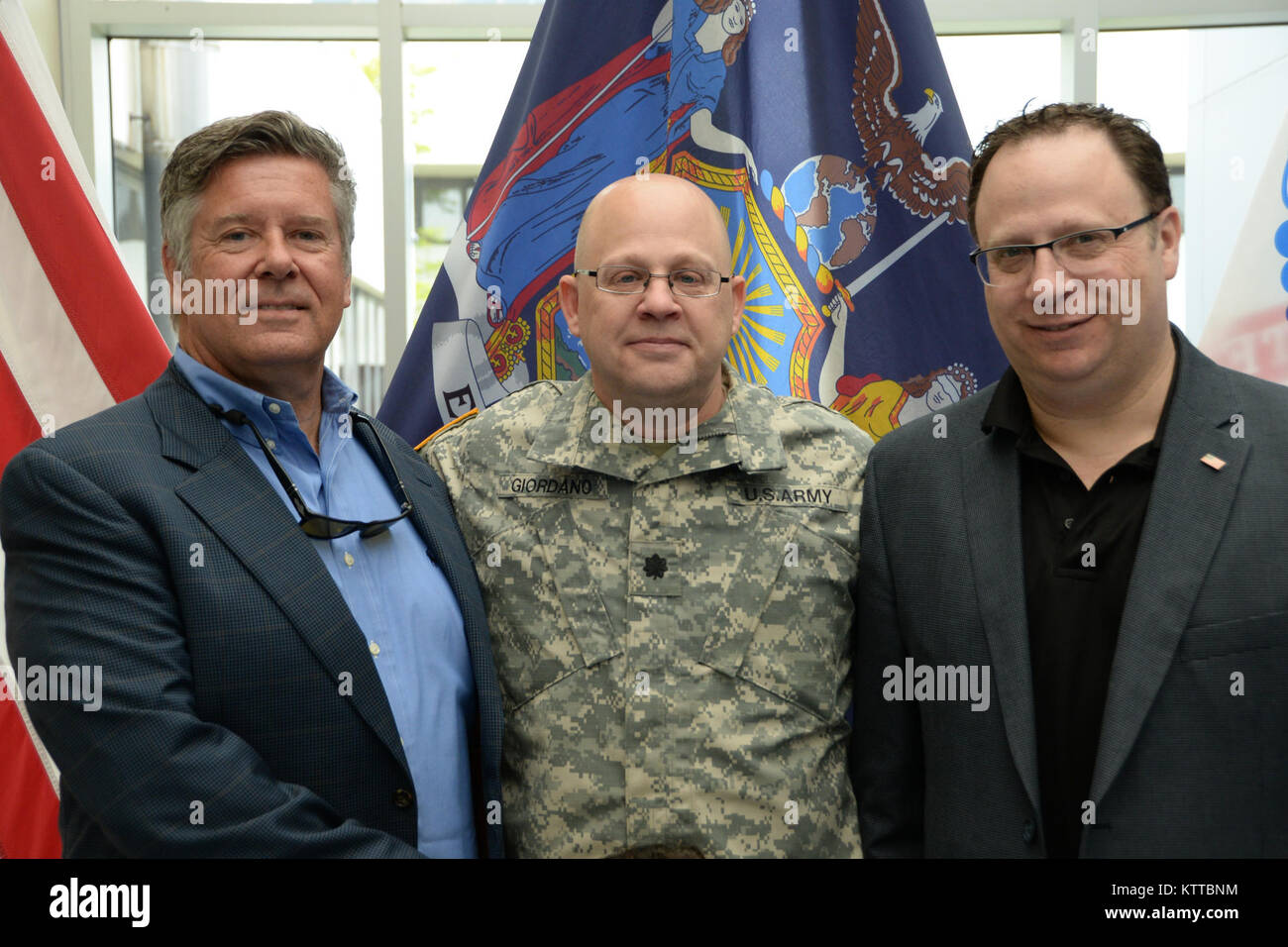 From left right army col -Fotos und -Bildmaterial in hoher Auflösung ...
