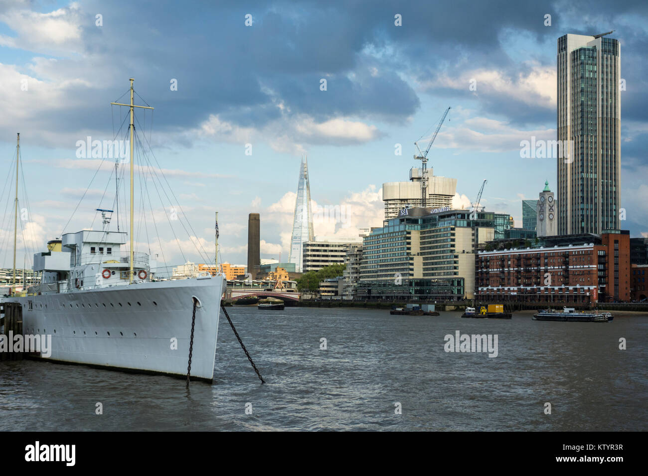 Schiff Auf Der Themse Stockfotos und -bilder Kaufen - Alamy