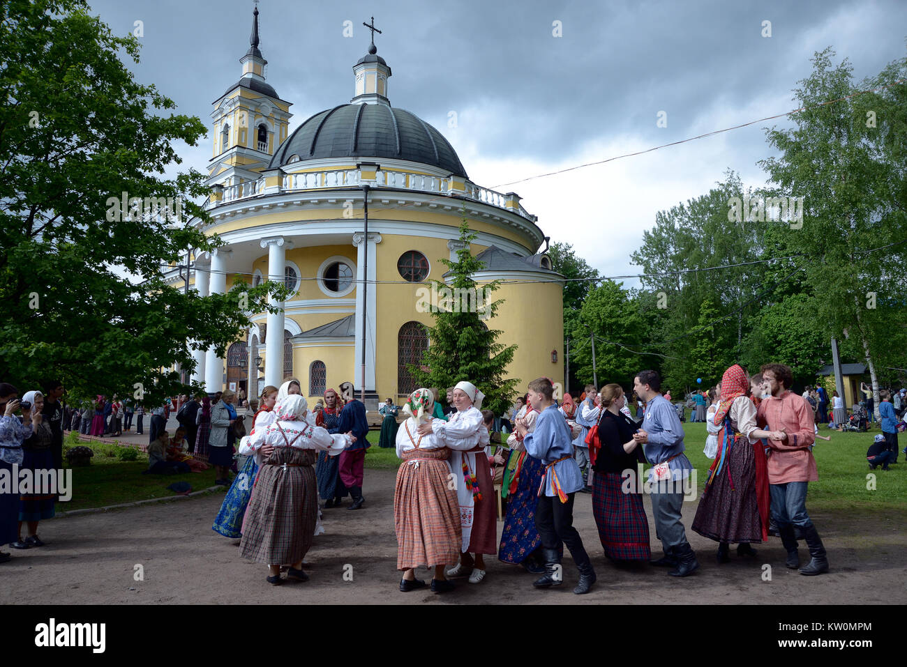 St. Petersburg, Russland - 22. Mai 2016: Menschen in nationalen ...