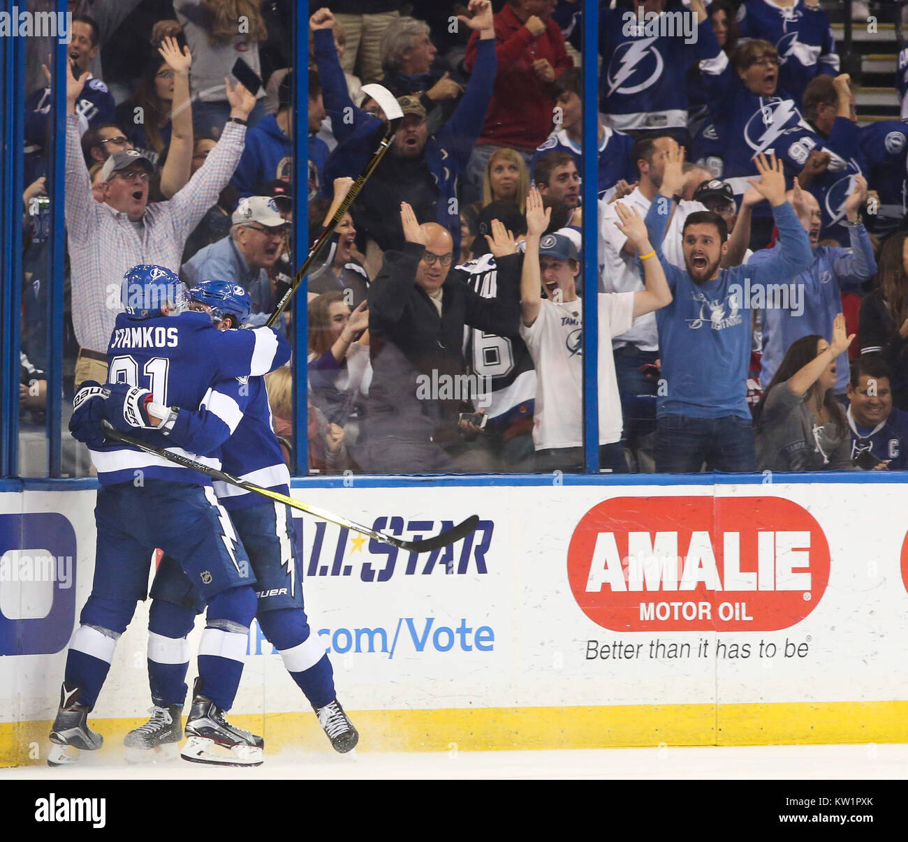 Tampa, Florida, USA. 28 Dez, 2017. DIRK SHADD | Zeiten. Mit der Masse ...