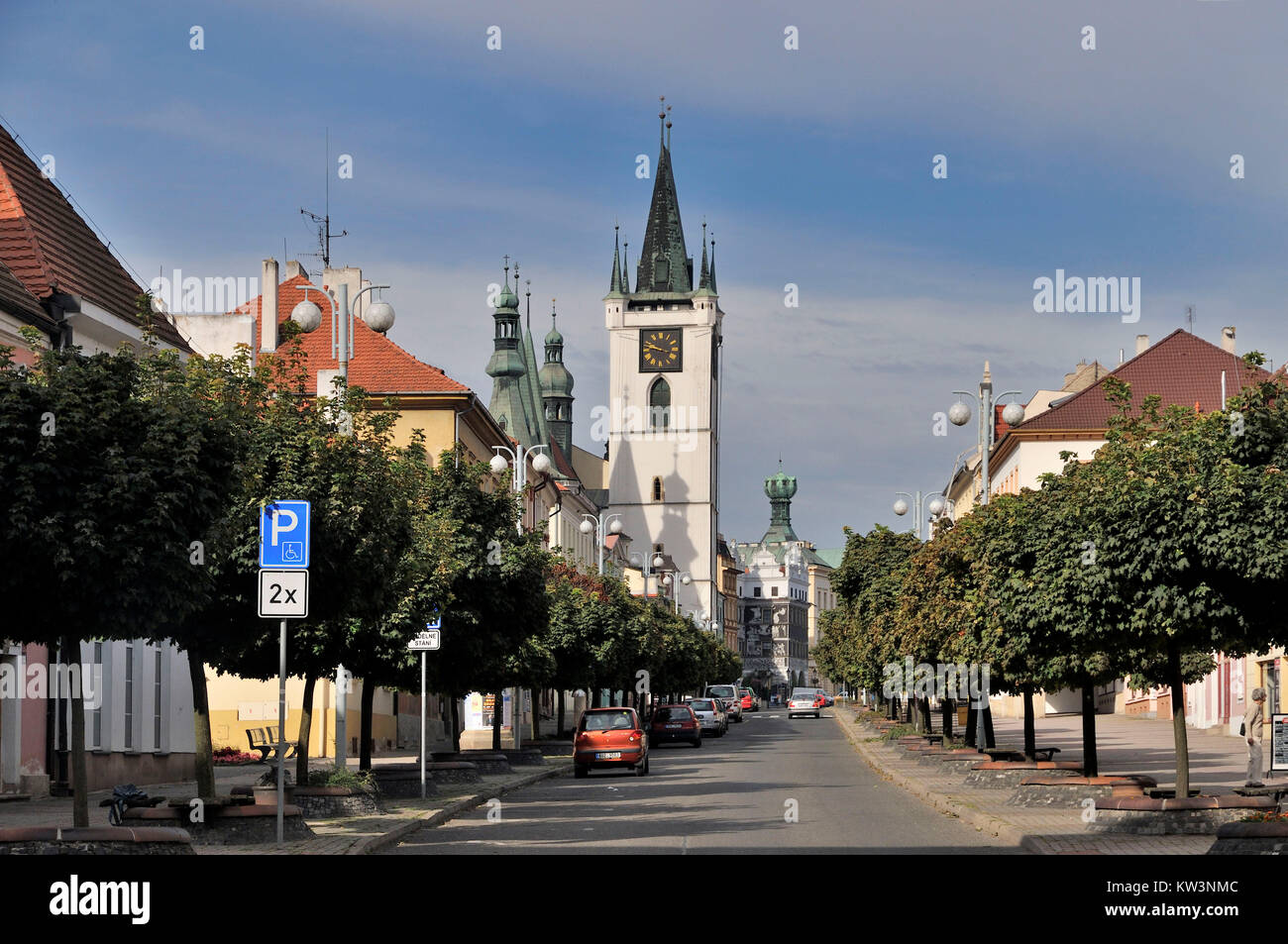 Litomerice, Tschechien, Litomerice, Stadt Turm und Lange Straße Dlouha ...