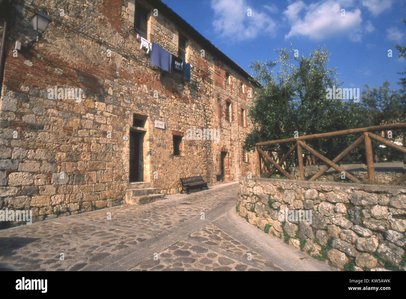 Sovicille, Siena, Italien. Ein mittelalterliches Dorf in der Toskana ...