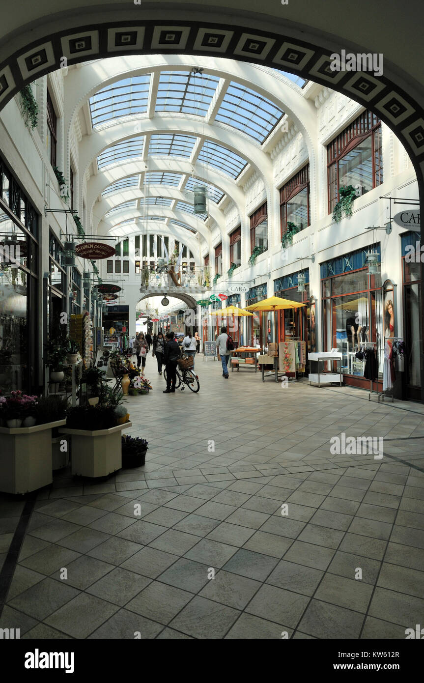 Shopping passage strasbourg -Fotos und -Bildmaterial in hoher Auflösung ...