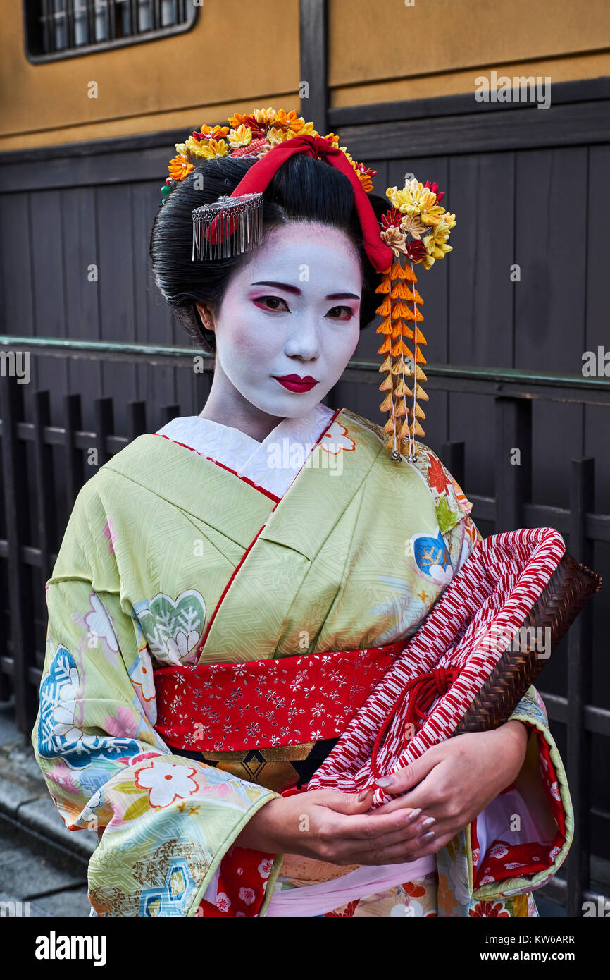 Geisha tracht -Fotos und -Bildmaterial in hoher Auflösung – Alamy