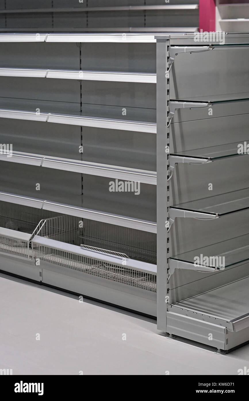Leeres Regal in grocerty Store Stockfotografie - Alamy