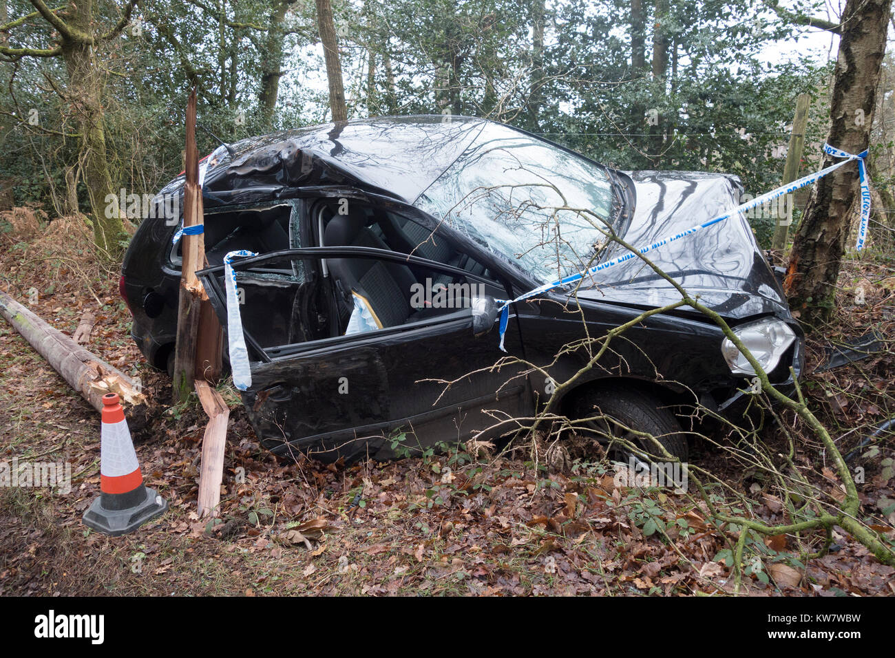 Auto bei einem unfall beschädigt -Fotos und -Bildmaterial in hoher ...