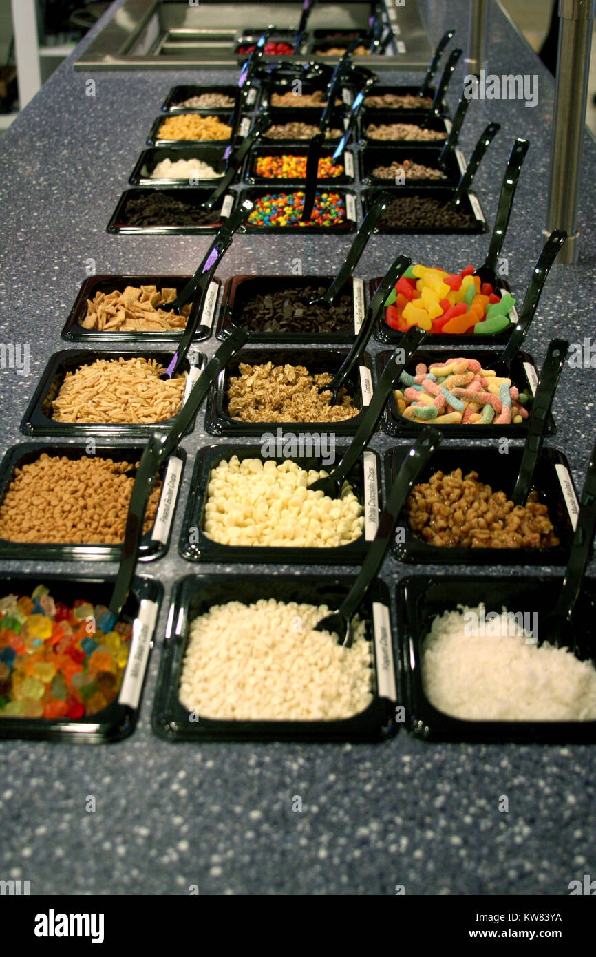 Toppings for yoghurt -Fotos und -Bildmaterial in hoher Auflösung – Alamy