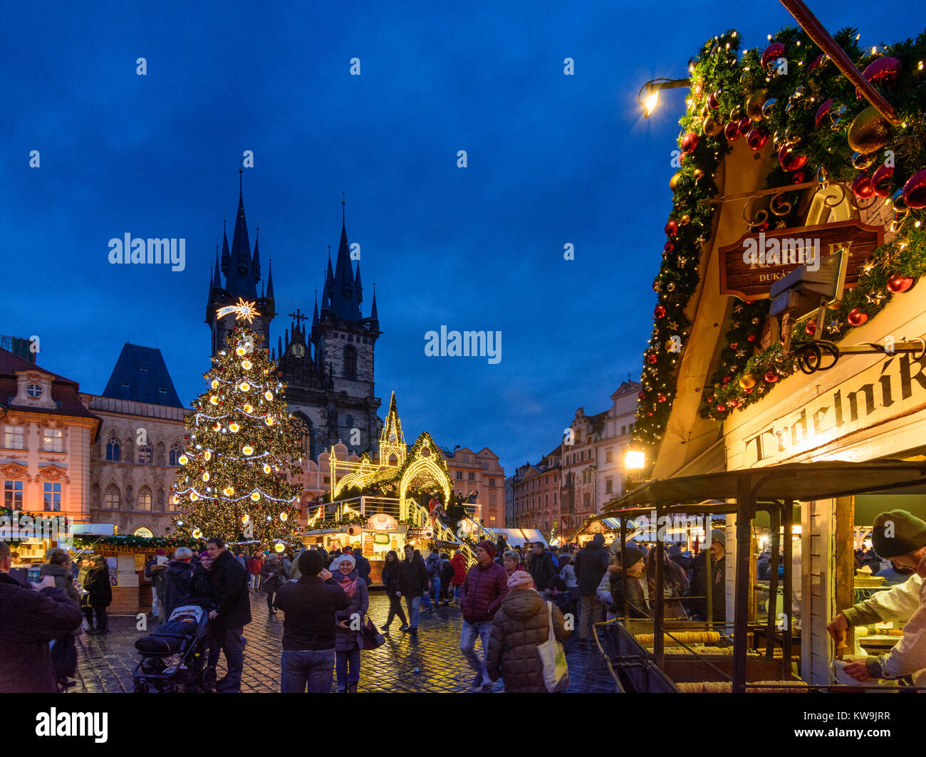 Praha: Weihnachtsmarkt am Altstädter Ring (Staromestske Namesti ...