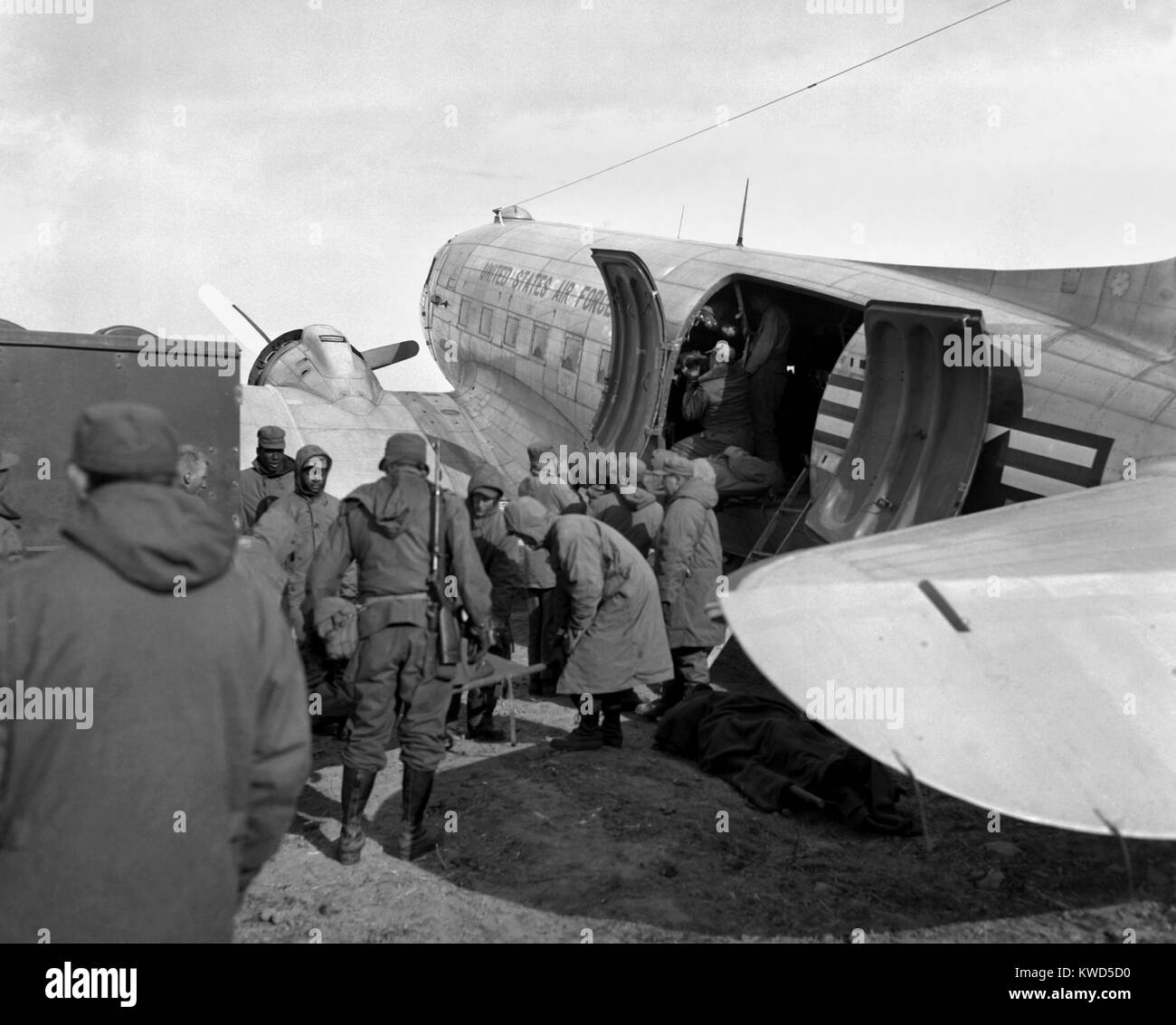 Verletzte US-Marines, ROK Truppen, und British Royal Marines sind von ...