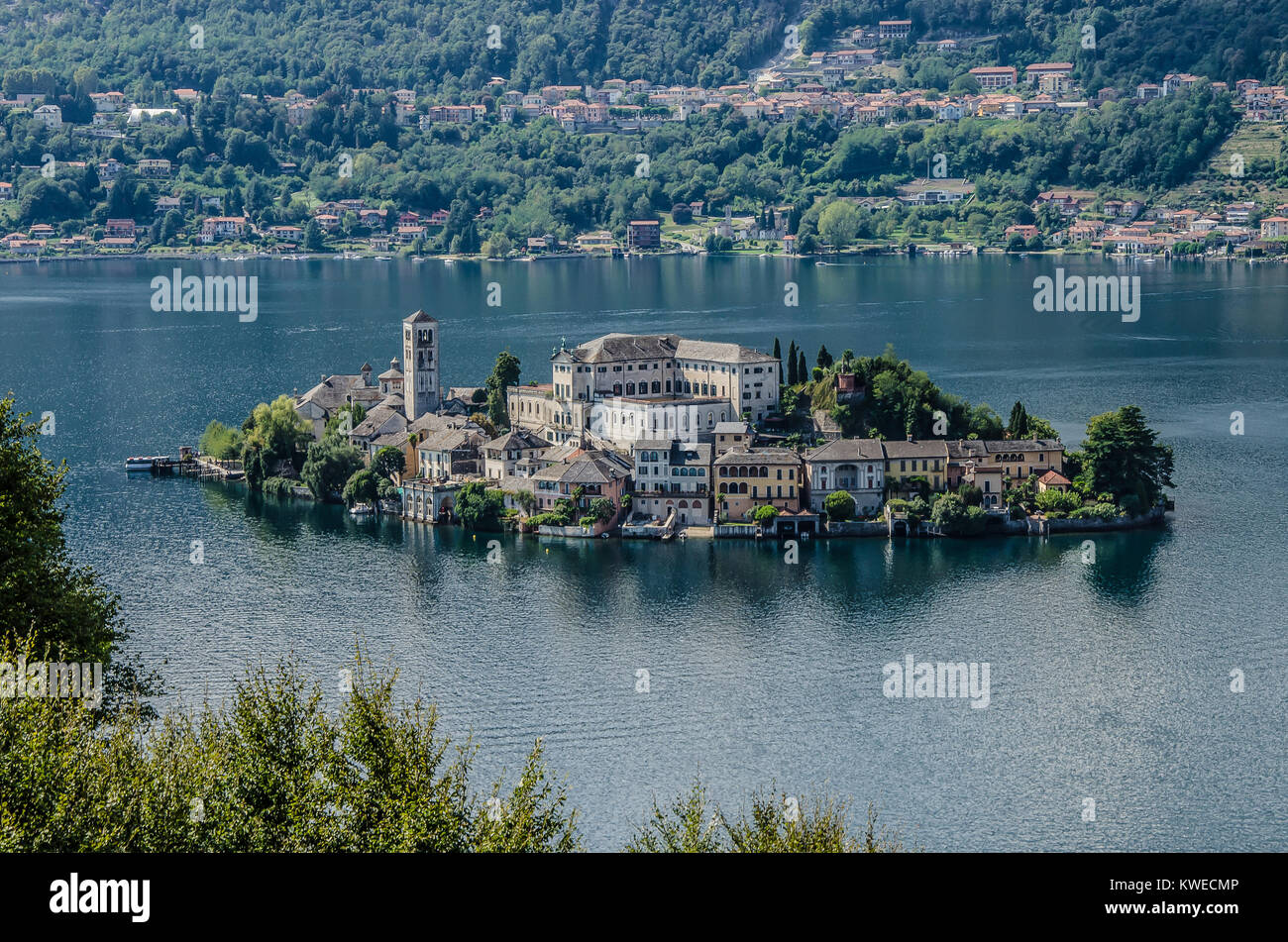 Orta See ist einer der schönsten italienischen Seen. Isola San Giulio ...