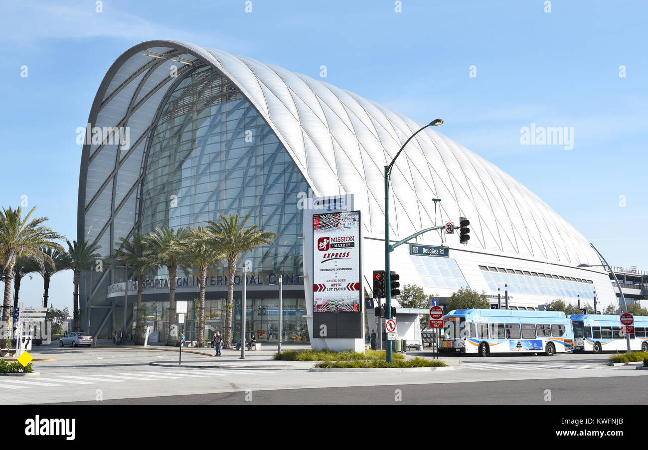 ANAHEIM, Ca - 17. MÄRZ 2017: Anaheim Regional Transport intermodalen ...