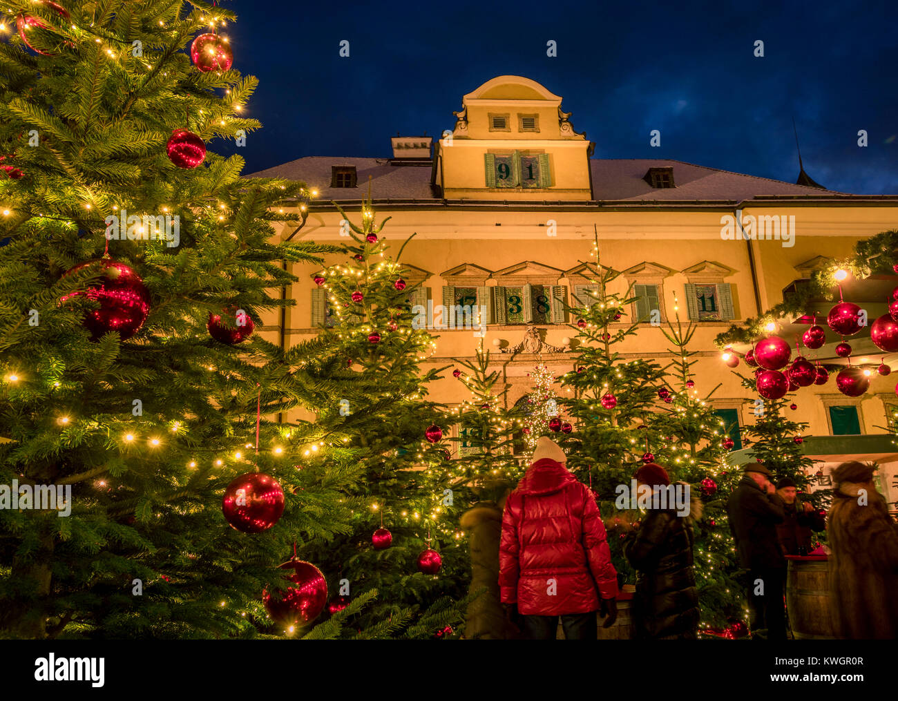 Weihnachtsmarkt im schloss hellbrunn -Fotos und -Bildmaterial in hoher Auflösung – Alamy