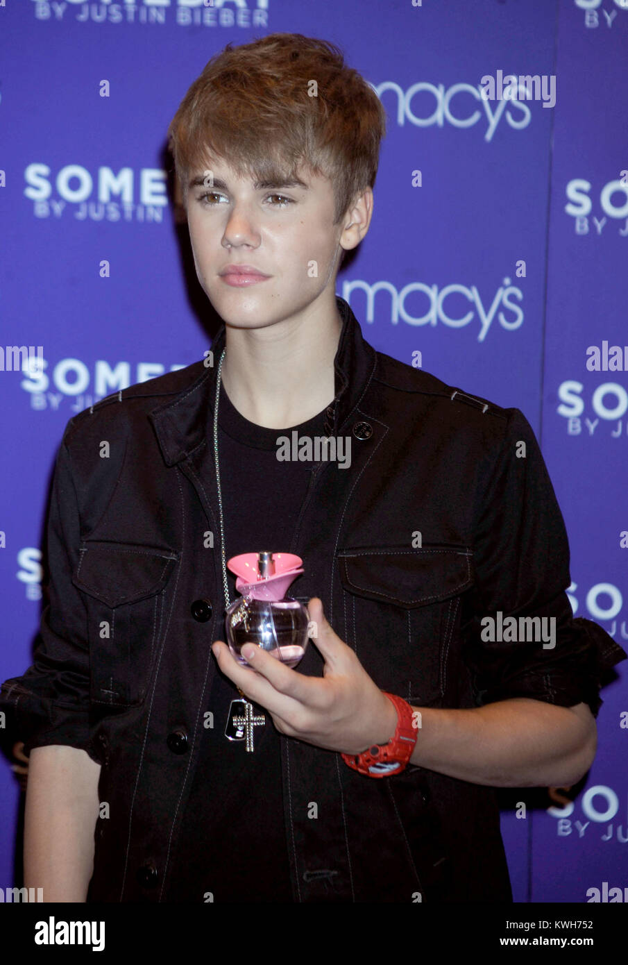 Justin bieber öffentlicher auftritt bei macys -Fotos und -Bildmaterial ...