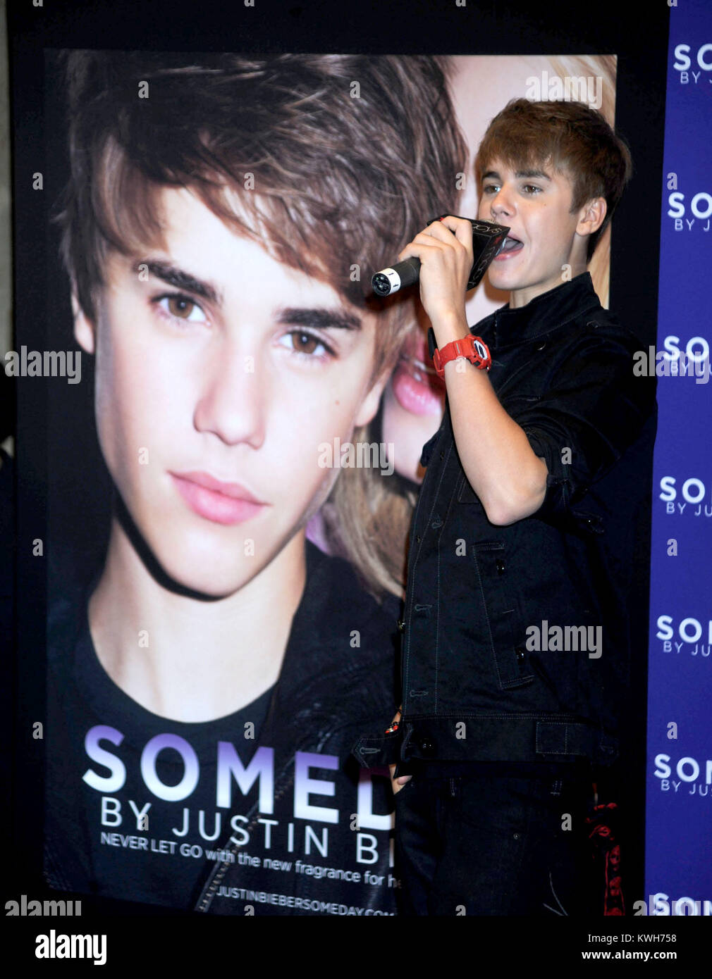 Justin bieber öffentlicher auftritt bei macys -Fotos und -Bildmaterial ...