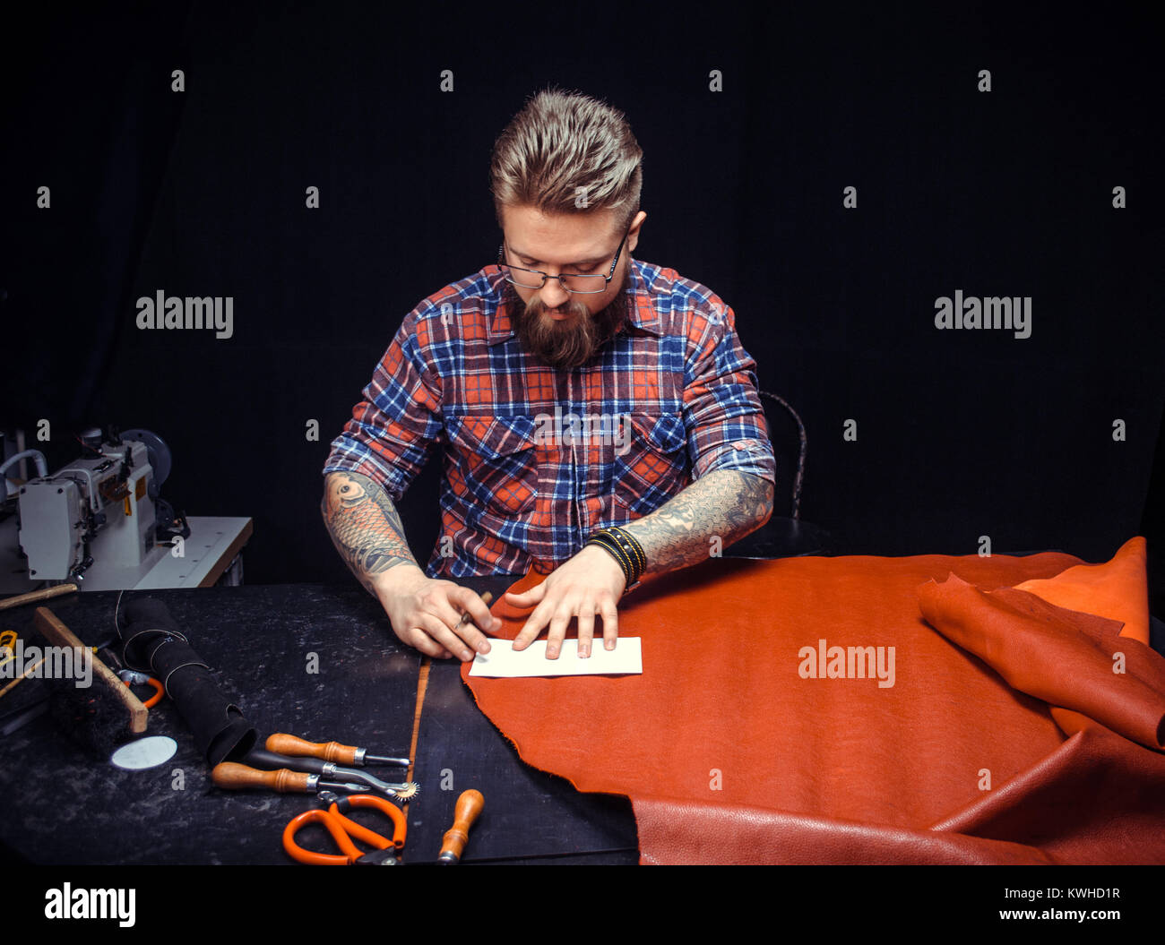 Verarbeitung von leder -Fotos und -Bildmaterial in hoher Auflösung – Alamy