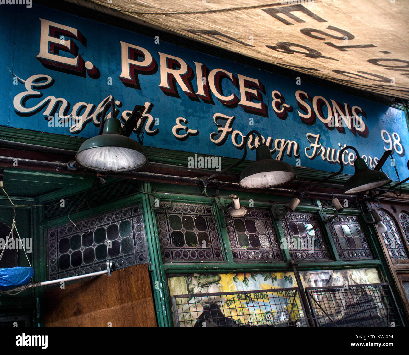English shop front -Fotos und -Bildmaterial in hoher Auflösung – Alamy