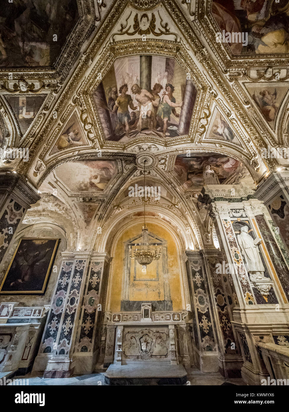 La Cripta. Die Krypta unter dem Dom. Die monumentalen Komplex des hl ...