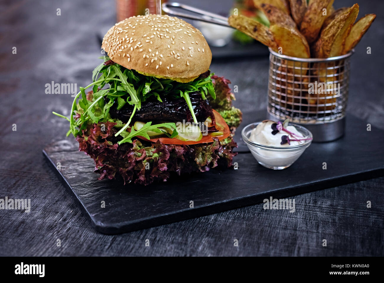 Burger pommes -Fotos und -Bildmaterial in hoher Auflösung – Alamy