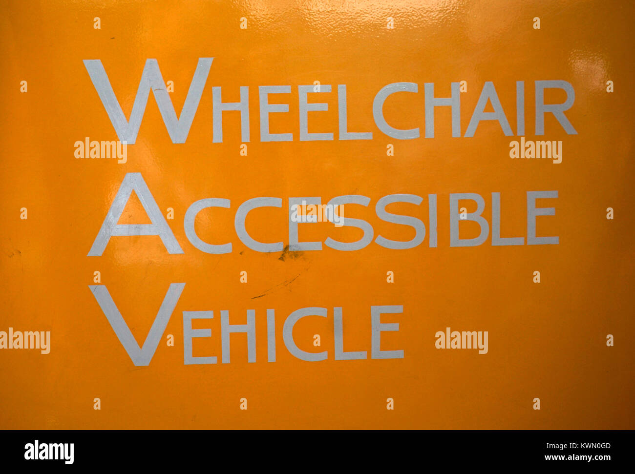 Rollstuhl zeichen -Fotos und -Bildmaterial in hoher Auflösung – Alamy