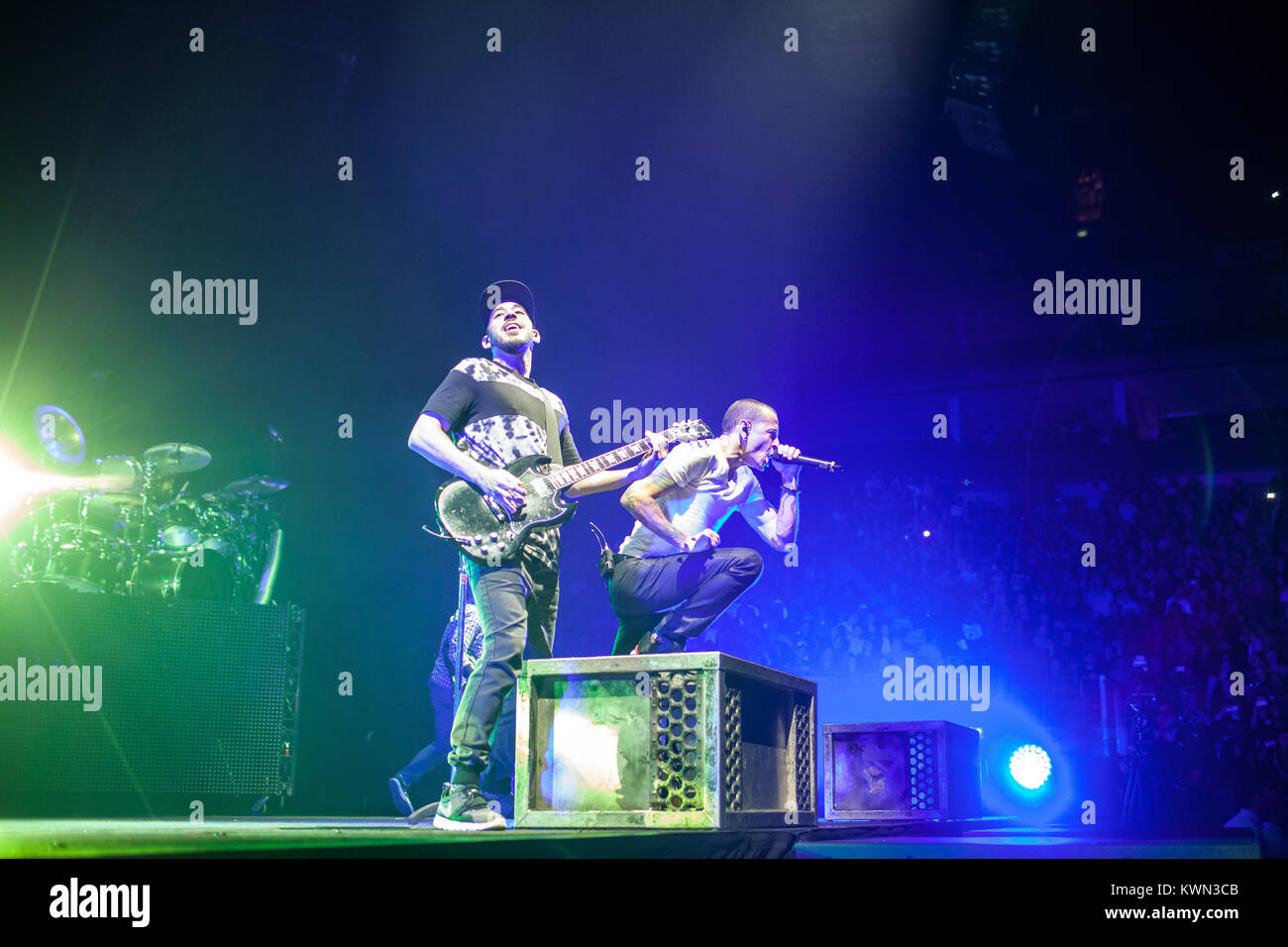 Chester bennington -Fotos und -Bildmaterial in hoher Auflösung - Seite ...