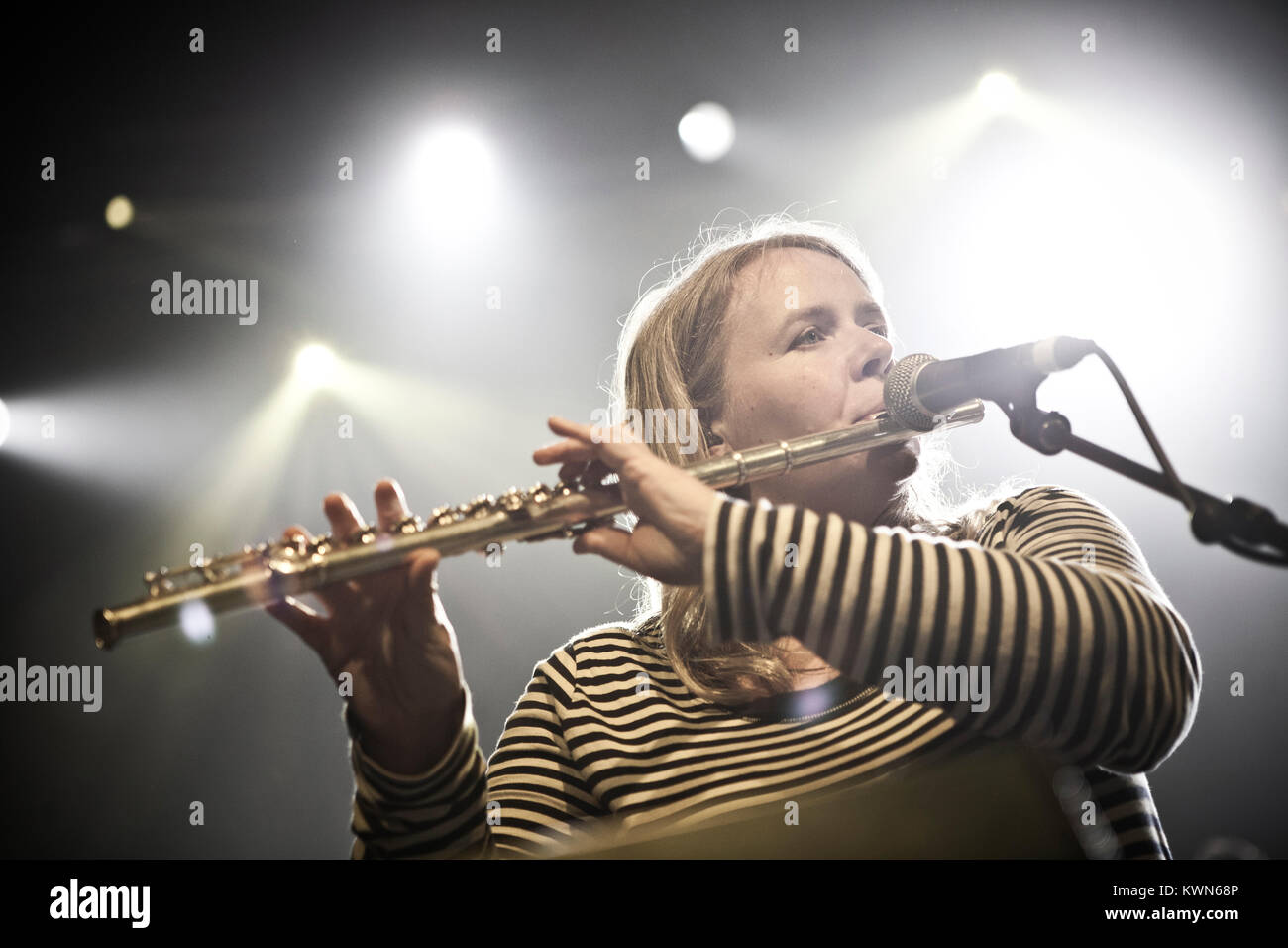 British singer sarah -Fotos und -Bildmaterial in hoher Auflösung – Alamy