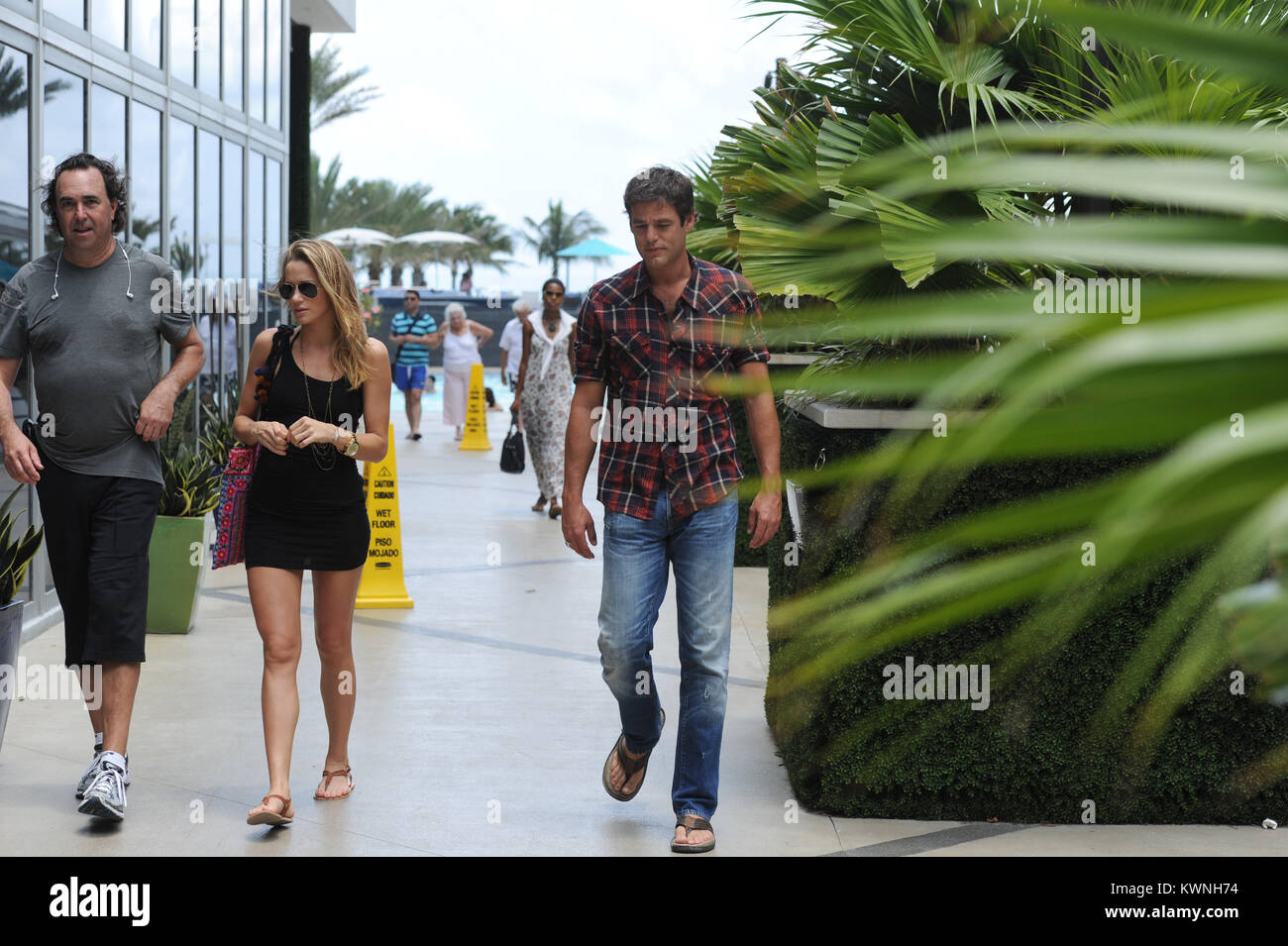 MIAMI BEACH, FL - 1. Mai: (exklusive Deckung) "One Tree Hill ...