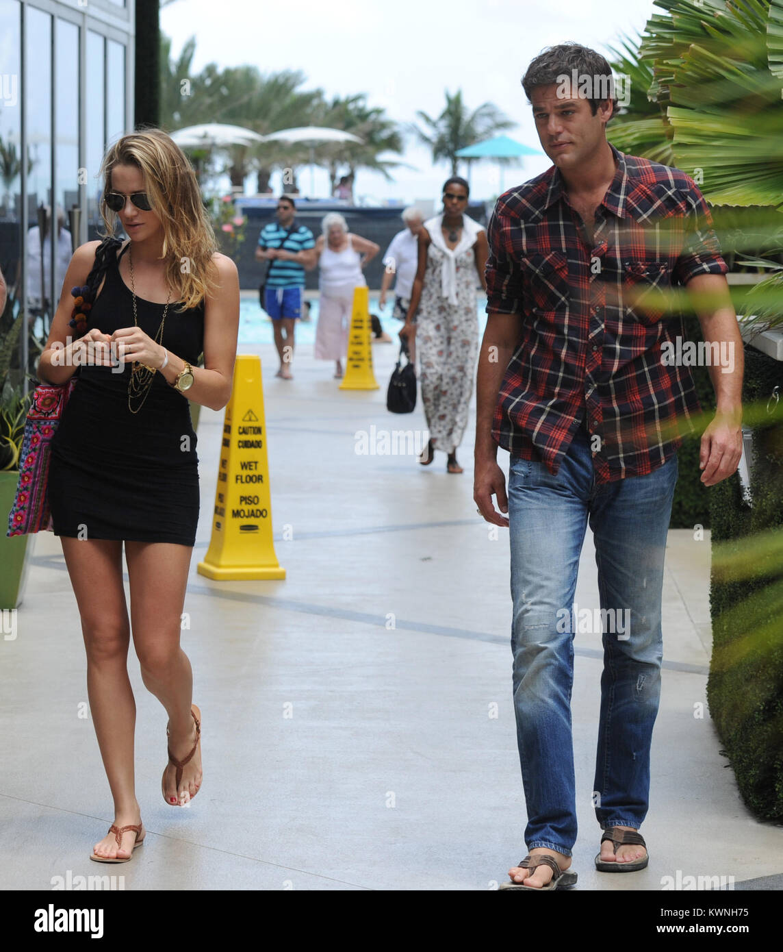 MIAMI BEACH, FL - 1. Mai: (exklusive Deckung) "One Tree Hill ...