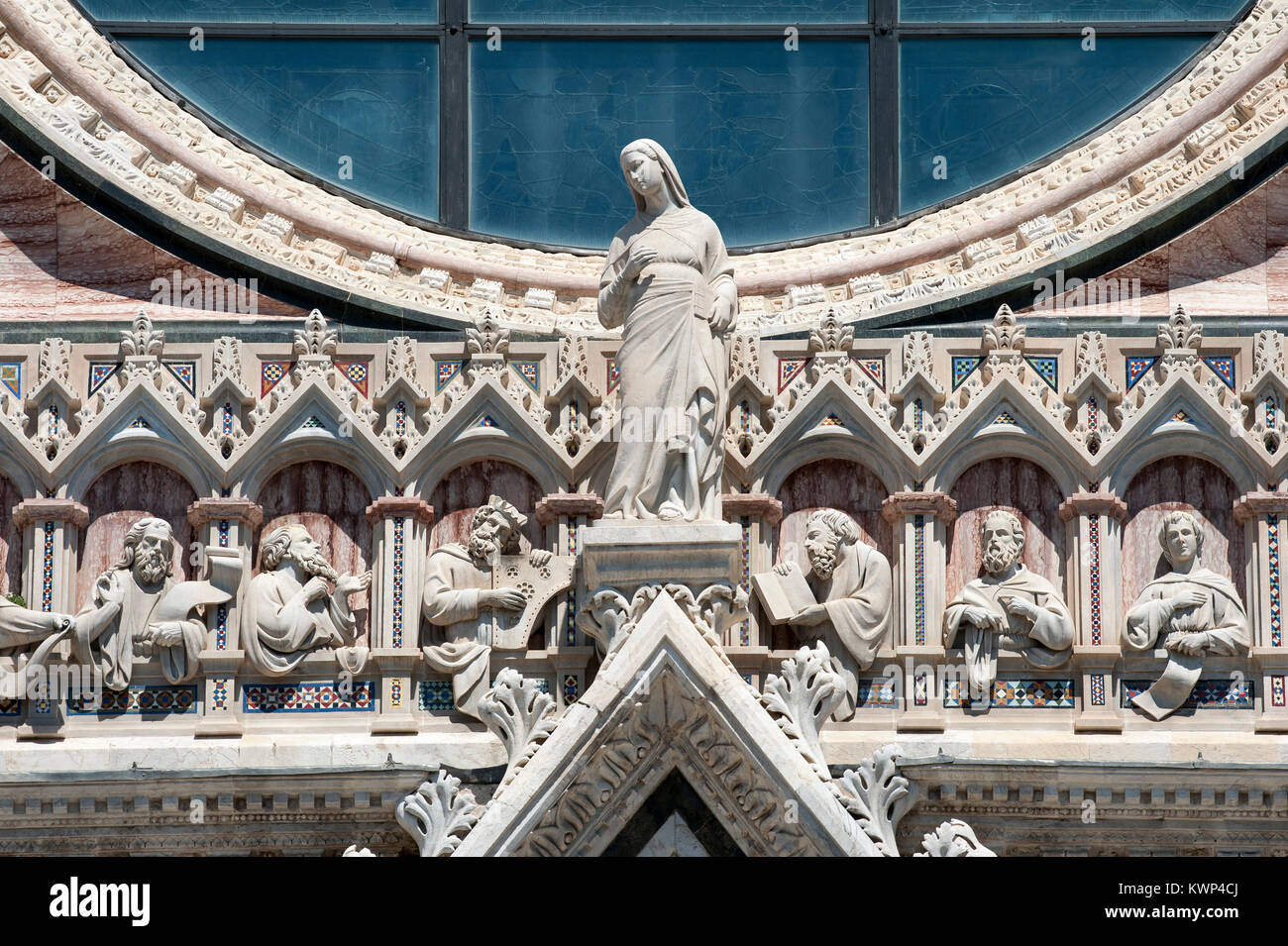 Italienische gotische Fassade von Giovanni Pisano aus dem XIII Jahrhundert Romanischer und ...