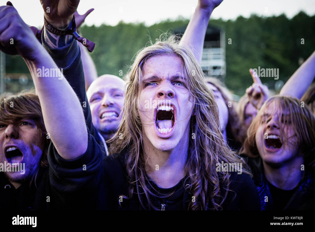 Zielstrebig und energisch heavy metal fans Headbang, Shout Out Loud ...