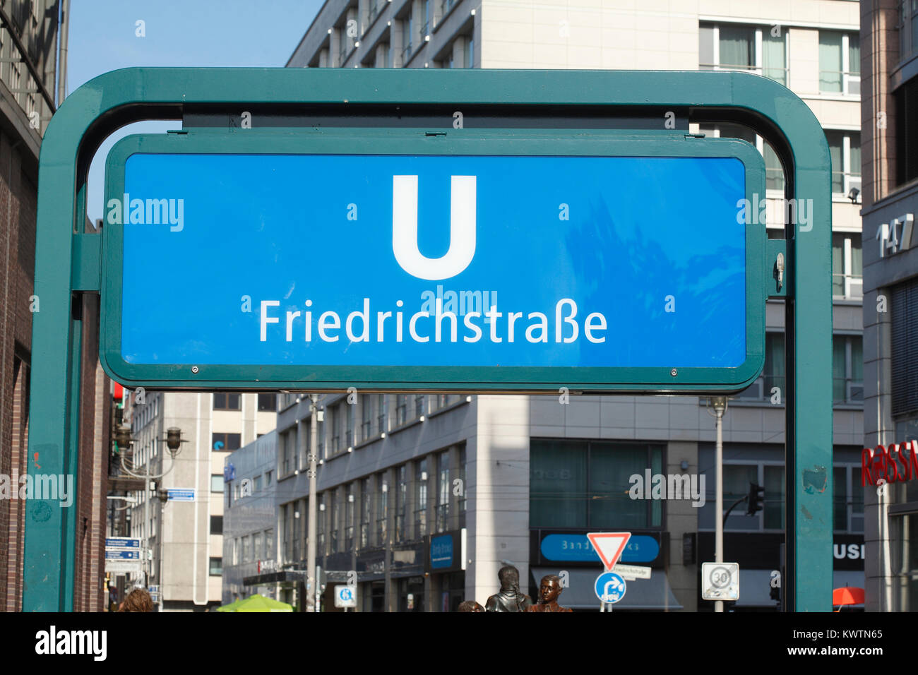 Zeichen der U-Bahnhof, Bahnhof Friedrichstraße, Berlin Mitte, Berlin ...