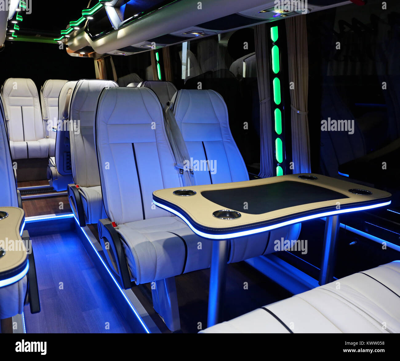 Mini seats -Fotos und -Bildmaterial in hoher Auflösung – Alamy