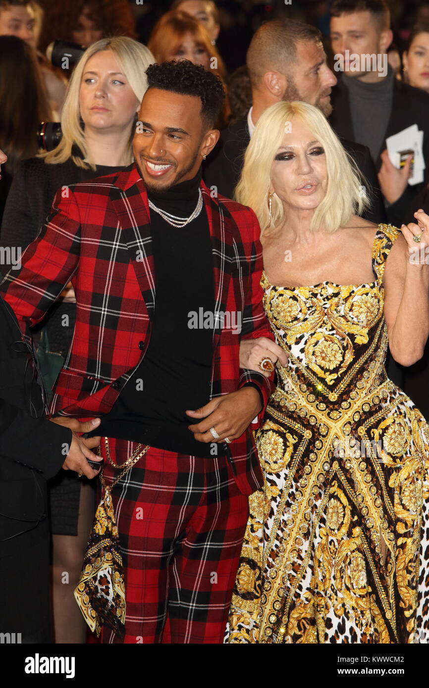 Donatella versace und lewis hamilton -Fotos und -Bildmaterial in hoher ...