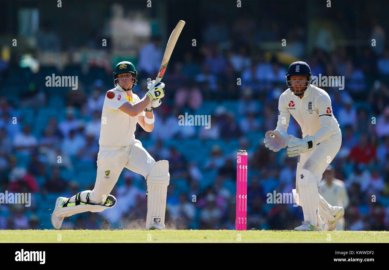 Australias steve smith schaut zu -Fotos und -Bildmaterial in hoher ...
