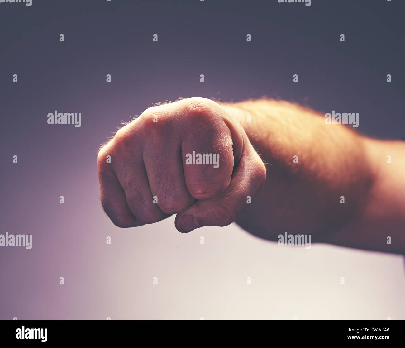 Faust mann kraft symbol -Fotos und -Bildmaterial in hoher Auflösung – Alamy