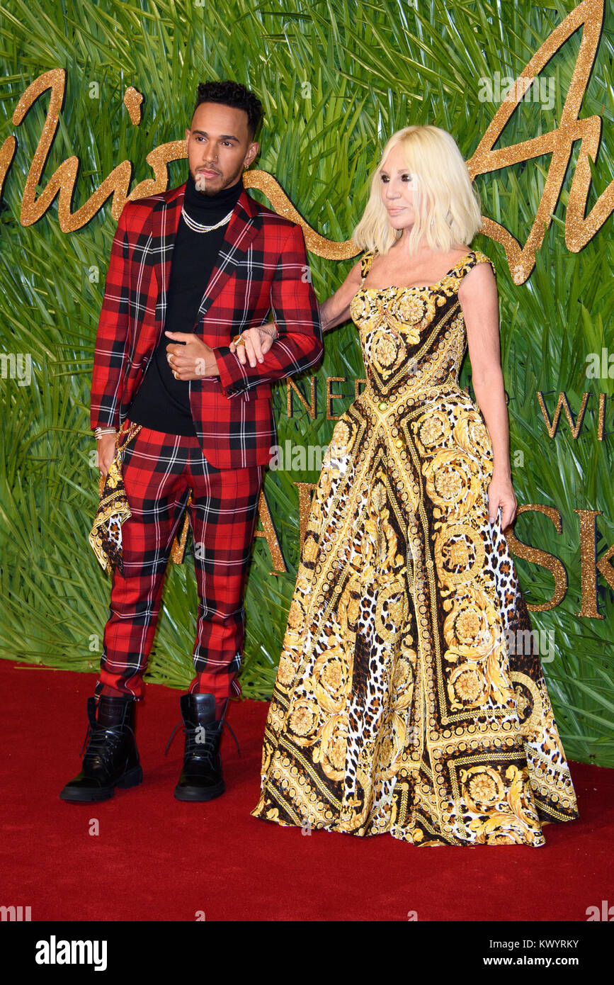 Donatella versace und lewis hamilton -Fotos und -Bildmaterial in hoher ...