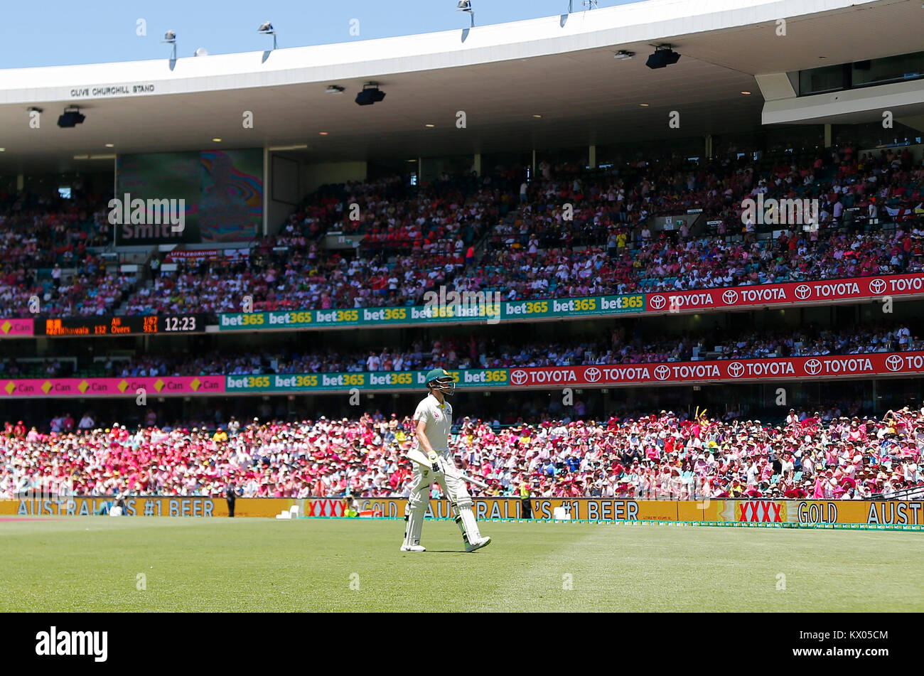 Australiens Steve Smith geht weg nach bei Tag zwei der Asche Test Match ...