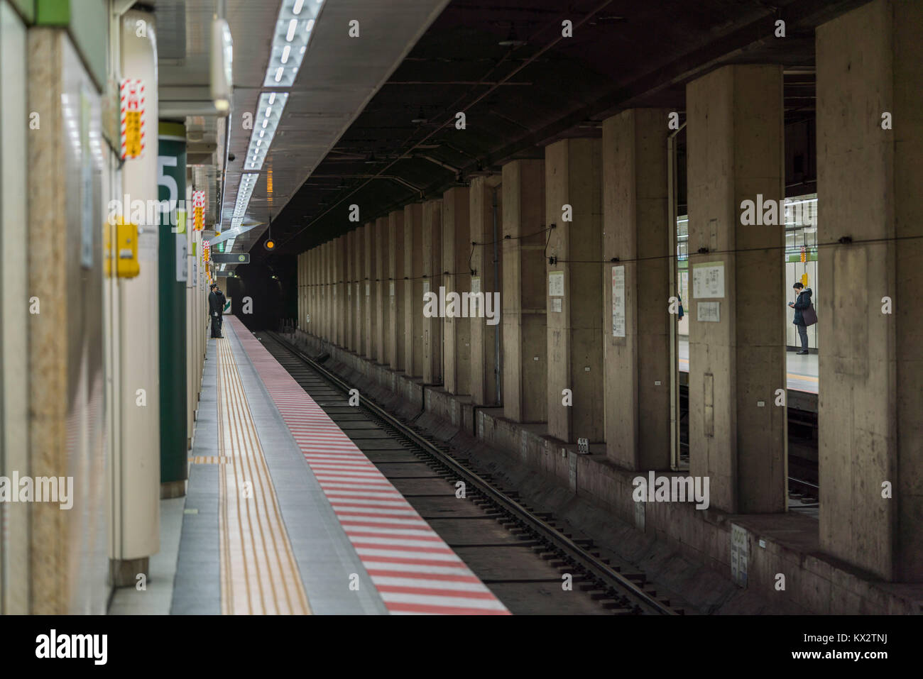 Plattform herunterfallen -Fotos und -Bildmaterial in hoher Auflösung – Alamy