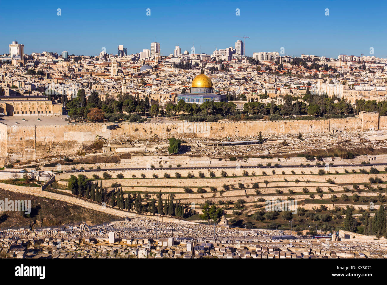 Die heilige Stadt Jerusalem Blick vom Oelberg auf Altstadt und ...