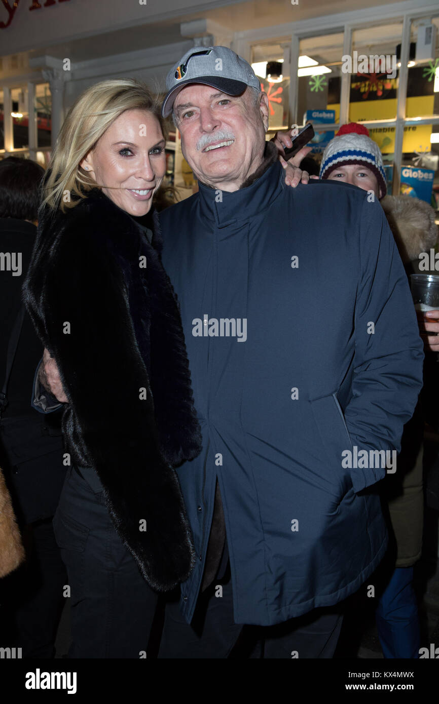 John cleese jennifer wade -Fotos und -Bildmaterial in hoher Auflösung ...