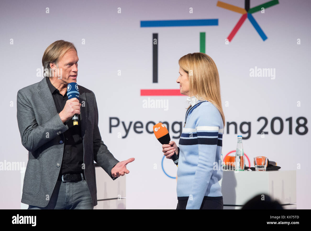 Vl: Gerhard Delling (ARD-Moderator Olympia Live) und Katrin Müller ...