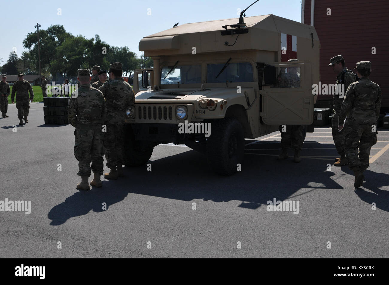 US Army National Guard Militär mit Humvee Krankenwagen Stockfotografie ...