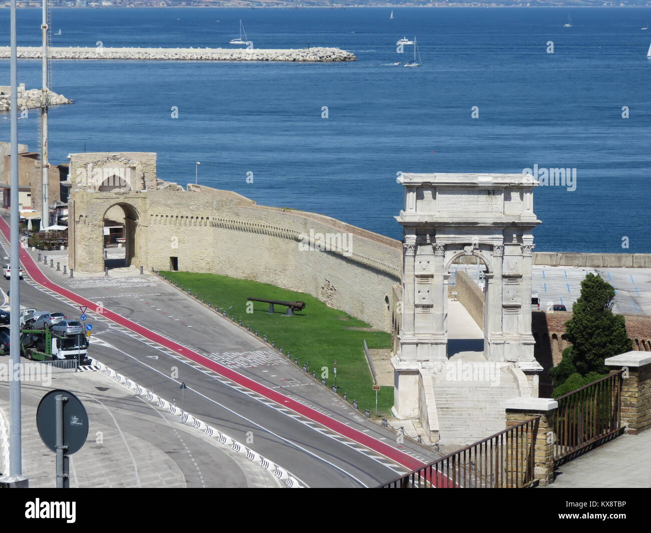 Giganteschi -Fotos und -Bildmaterial in hoher Auflösung – Alamy