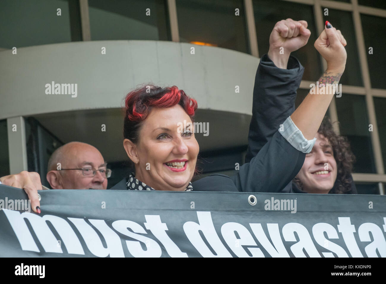 Lisa mckenzie klassenkampf -Fotos und -Bildmaterial in hoher Auflösung ...