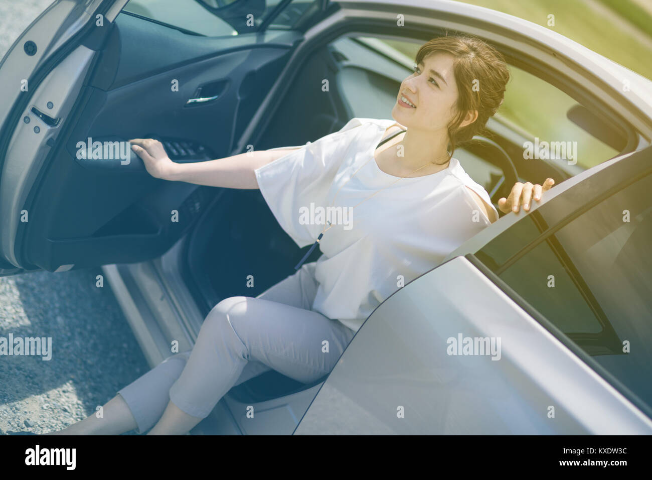 Getting out of the car -Fotos und -Bildmaterial in hoher Auflösung – Alamy