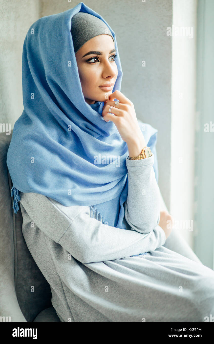 Portrait Muslim Girl Wearing Headscarf Stockfotos und -bilder Kaufen ...