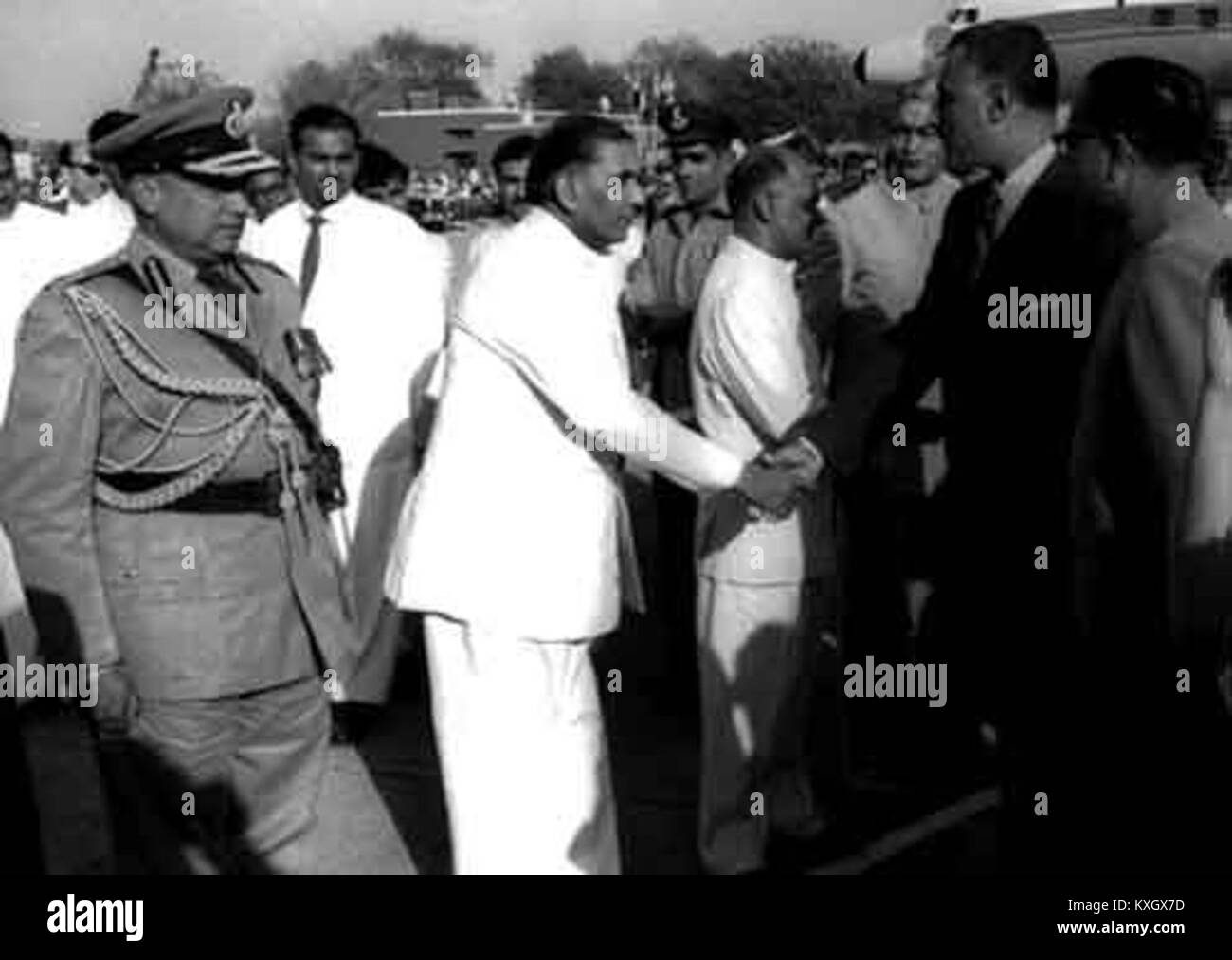 Ein Foto, das den Besuch des ägyptischen Präsidenten Gamal Abdel Nasser ...