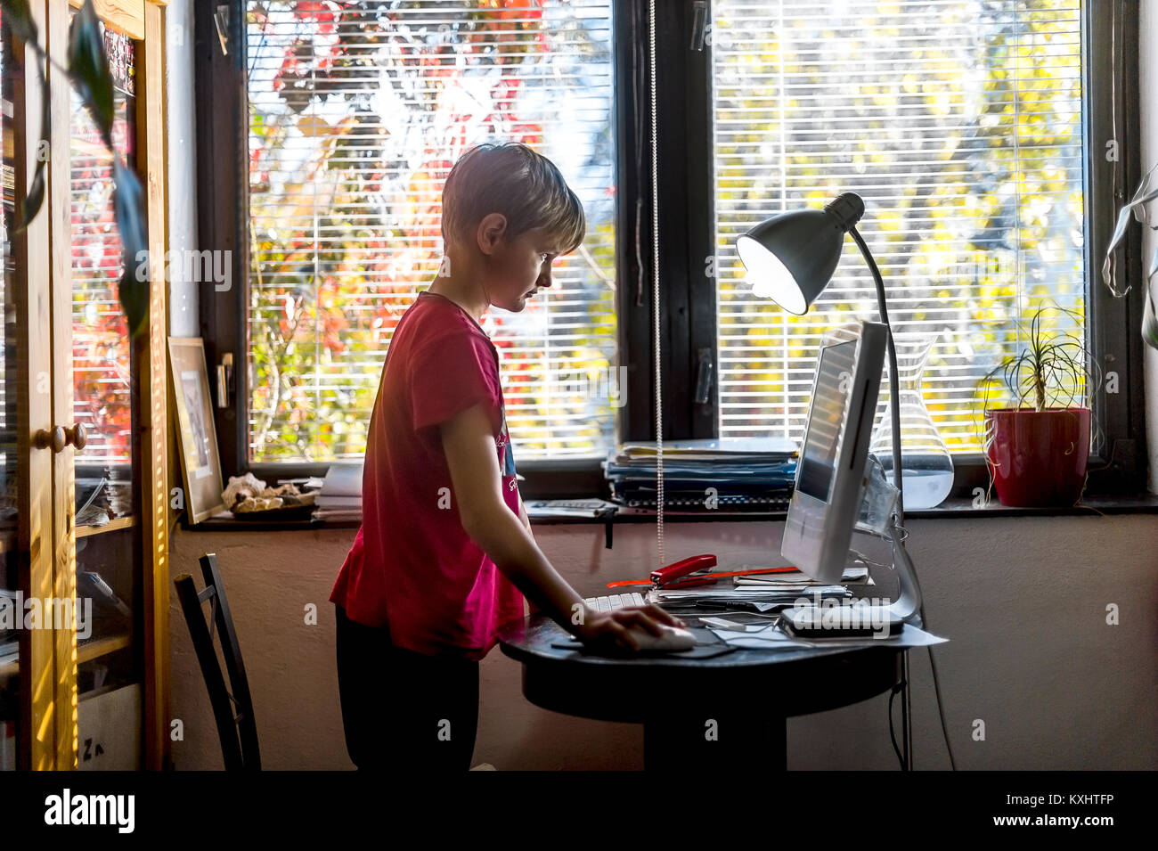 Gaming pc junge -Fotos und -Bildmaterial in hoher Auflösung – Alamy